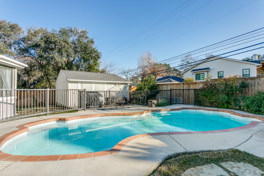 248 E Oakview Pl, Alamo Heights, TX 78209
